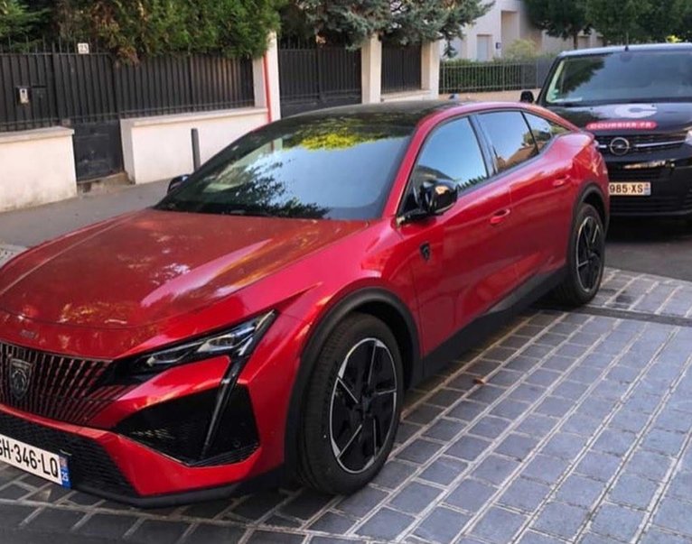 标致408X现身街头，比凡尔赛C5 X还帅，14万起会火吗？-水滴汽车